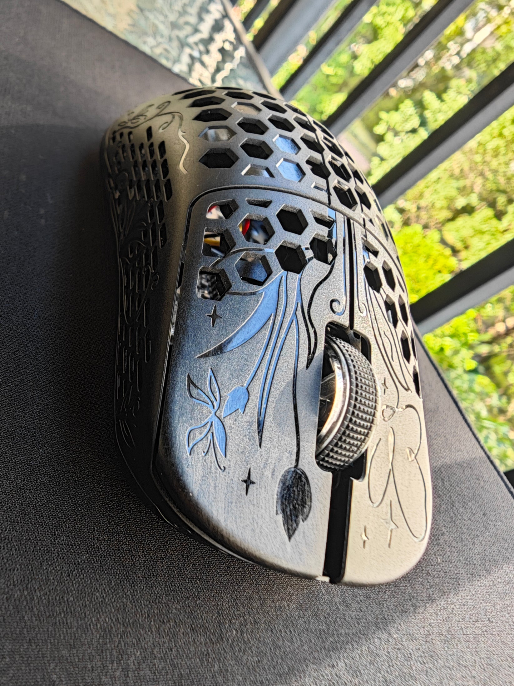 BLACK LOTUS-39g Carbon Fiber 8K Wireless Gaming Mouse – UNIUS STORE